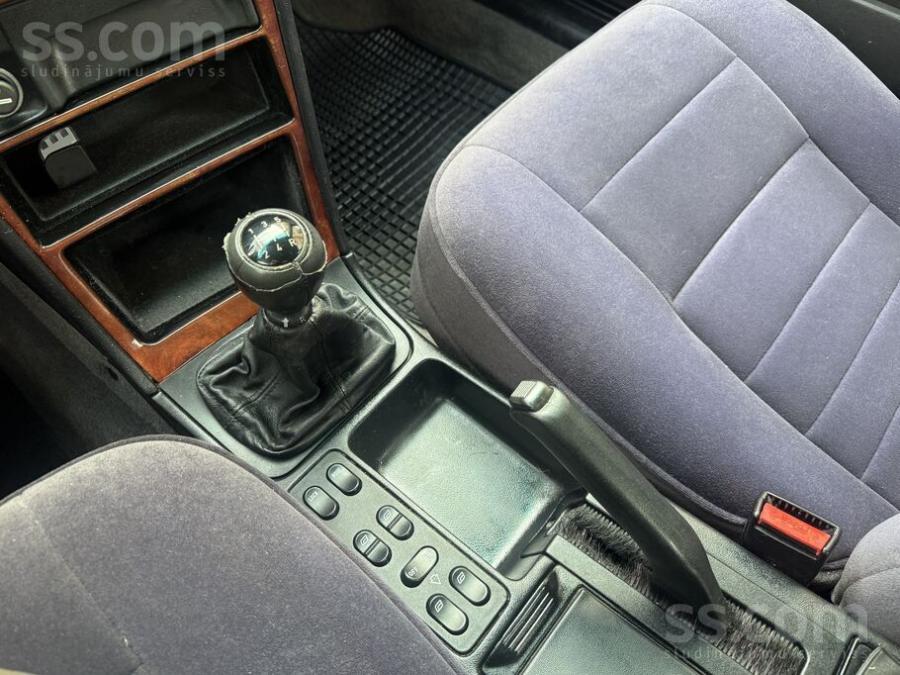 Red Saab 9000 1993 in Riga, with an engine capacity of 2.30 L and mileage of 240 thousand km for 2690 €, photo 18 on AUTOMOTO.COM.LV