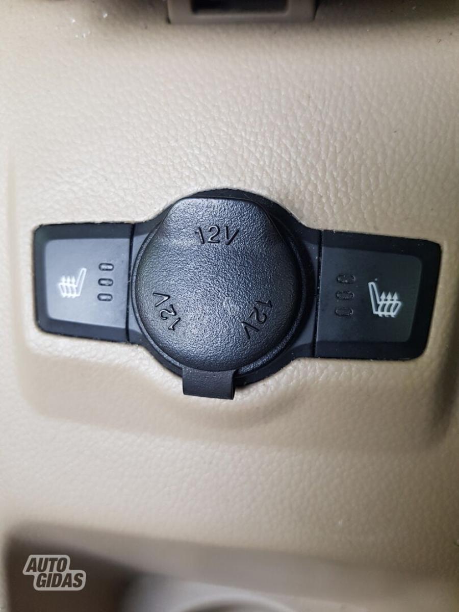 White Saturn Vue 2009 in Vilnius, with an engine capacity of 3.60 L and mileage of 278 thousand km for 2699 €, photo 13 on AUTOMOTO.COM.LV