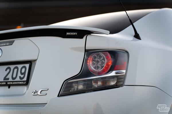 White Scion TC 2014 in Vilnius, with an engine capacity of 2.50 L and mileage of 196 thousand km for 8000 €, photo 9 on AUTOMOTO.COM.LV