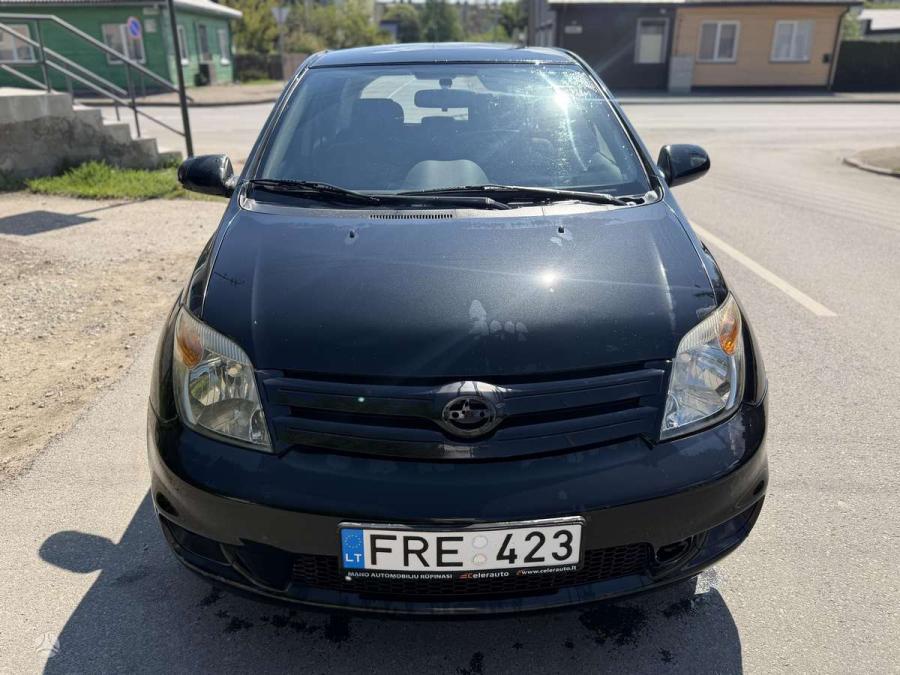 Black Scion xA 2005 in Kaunas, with an engine capacity of 1.50 L and mileage of 129 thousand km for 470 €, photo 4 on AUTOMOTO.COM.LV