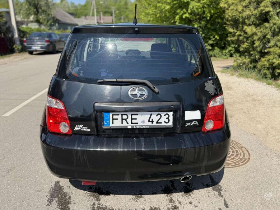 Black Scion xA 2005 in Kaunas, with an engine capacity of 1.50 L and mileage of 129 thousand km for 470 €, photo 8 on AUTOMOTO.COM.LV
