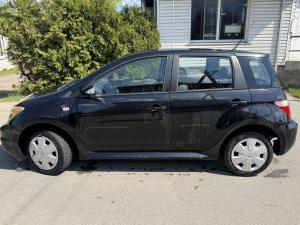 Black Scion xA 2005 in Kaunas, with an engine capacity of 1.50 L and mileage of 129 thousand km for 470 €, photo 10 on AUTOMOTO.COM.LV