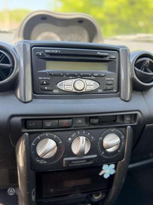 Black Scion xA 2005 in Kaunas, with an engine capacity of 1.50 L and mileage of 129 thousand km for 470 €, photo 20 on AUTOMOTO.COM.LV