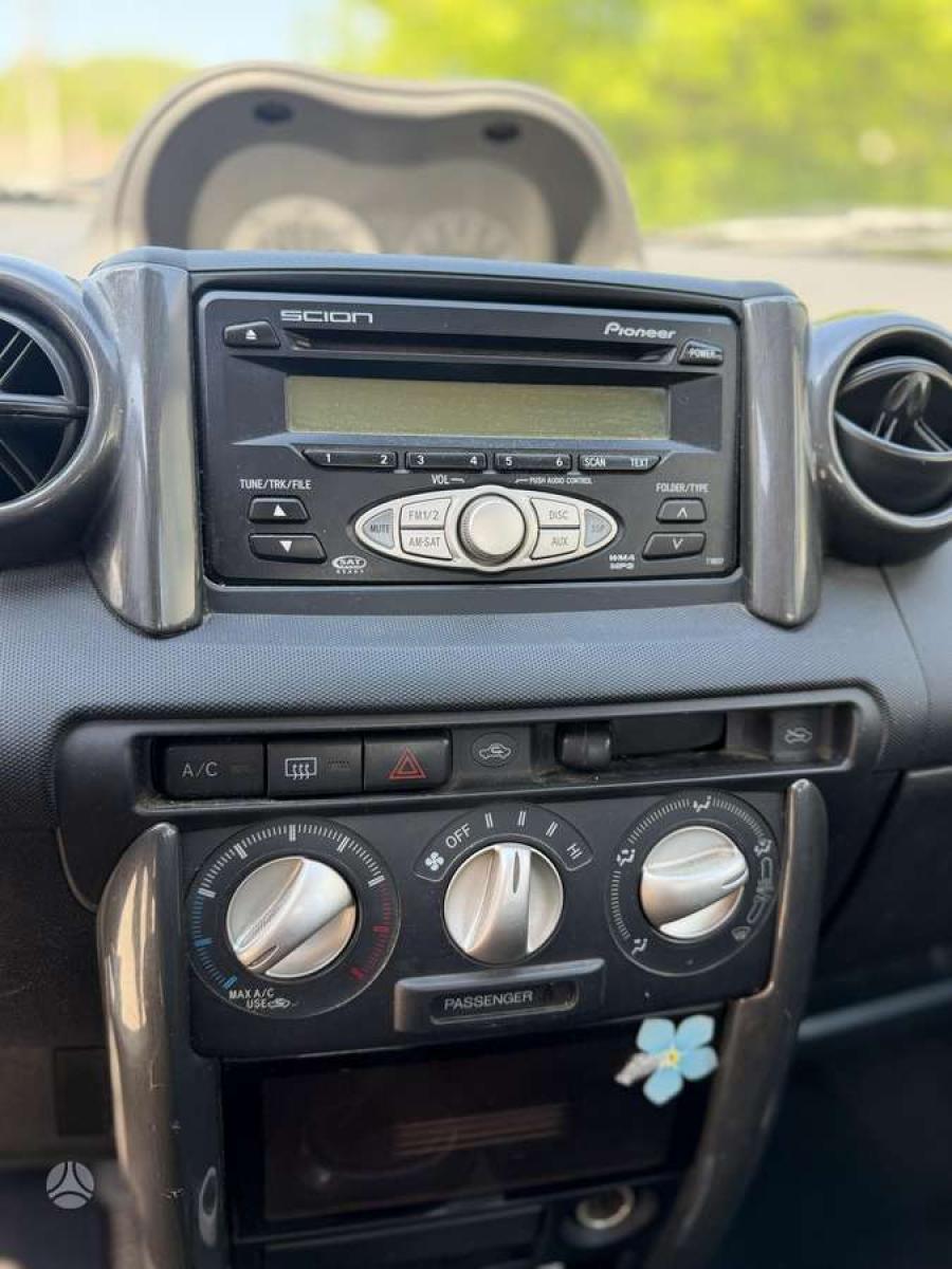 Black Scion xA 2005 in Kaunas, with an engine capacity of 1.50 L and mileage of 129 thousand km for 470 €, photo 20 on AUTOMOTO.COM.LV