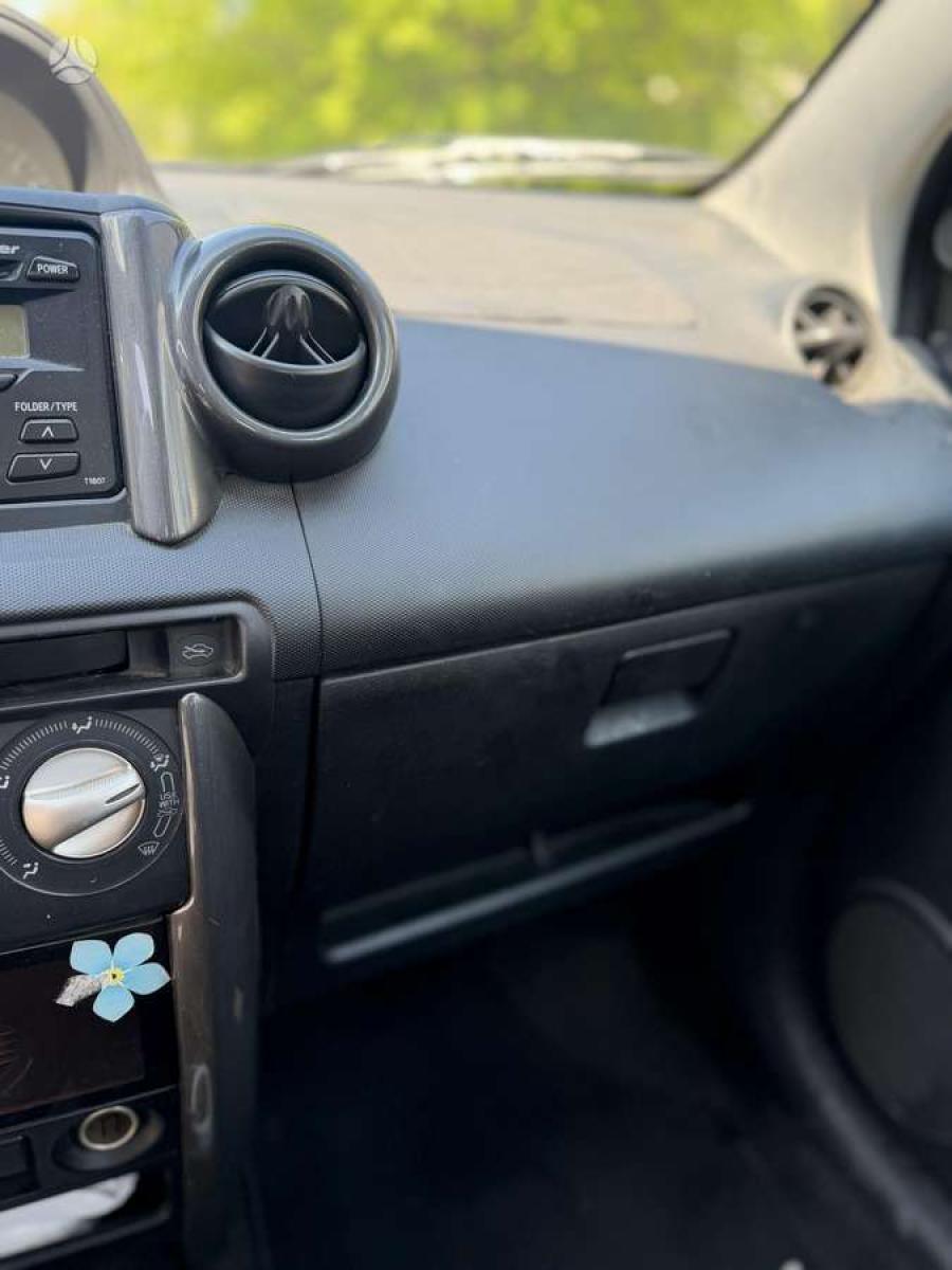 Black Scion xA 2005 in Kaunas, with an engine capacity of 1.50 L and mileage of 129 thousand km for 470 €, photo 22 on AUTOMOTO.COM.LV