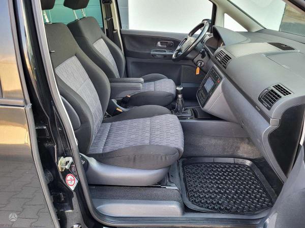 Melns SEAT Alhambra 2001 Šauļi, ar dzinēja tilpumu 2.80 L un nobraukumu 180 tūkst. km par 2750 €, foto 8 vietnē AUTOMOTO.COM.LV
