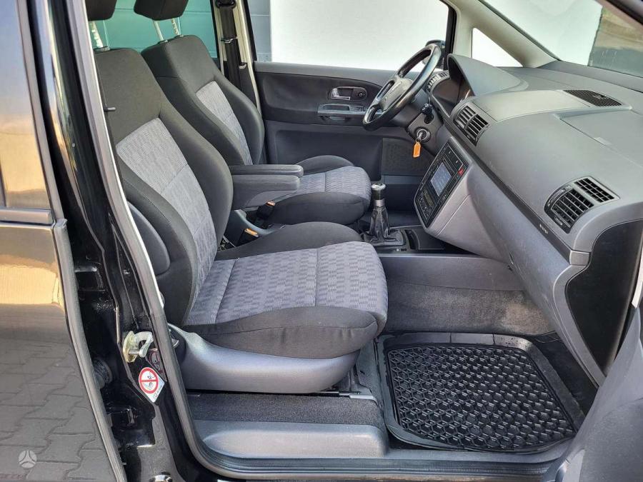 Melns SEAT Alhambra 2001 Šauļi, ar dzinēja tilpumu 2.80 L un nobraukumu 180 tūkst. km par 2750 €, foto 9 vietnē AUTOMOTO.COM.LV