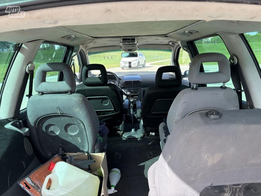 Black SEAT Alhambra 2002 in Jonava, with an engine capacity of 1.90 L and mileage of 395 thousand km for 900 €, photo 12 on AUTOMOTO.COM.LV