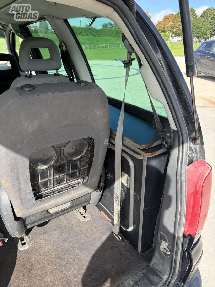 Black SEAT Alhambra 2002 in Jonava, with an engine capacity of 1.90 L and mileage of 395 thousand km for 900 €, photo 15 on AUTOMOTO.COM.LV