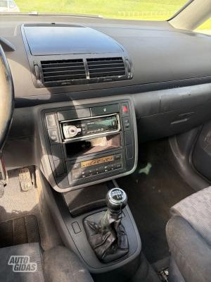 Black SEAT Alhambra 2002 in Jonava, with an engine capacity of 1.90 L and mileage of 395 thousand km for 900 €, photo 18 on AUTOMOTO.COM.LV