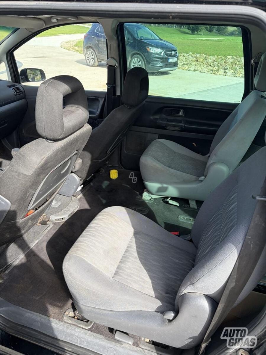 Black SEAT Alhambra 2002 in Jonava, with an engine capacity of 1.90 L and mileage of 395 thousand km for 900 €, photo 22 on AUTOMOTO.COM.LV