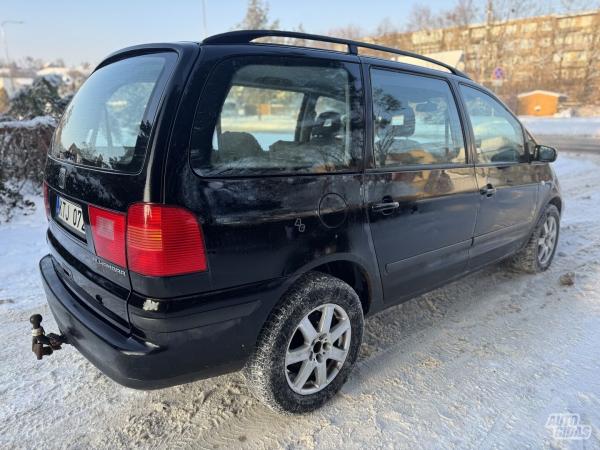 Black SEAT Alhambra 2004 in Kaunas, with an engine capacity of 2.00 L and mileage of 309 thousand km for 1250 €, photo 8 on AUTOMOTO.COM.LV
