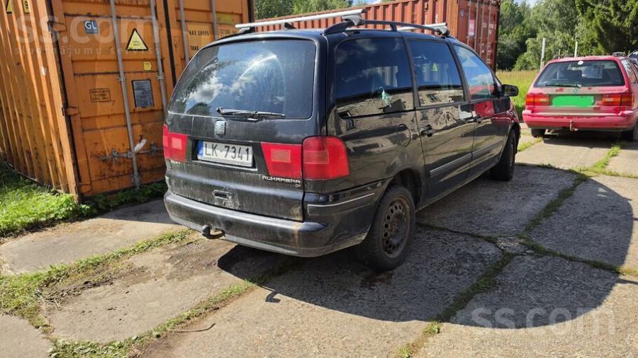Black SEAT Alhambra 2004 in Kuldiga, with an engine capacity of 1.90 L and mileage of 338 thousand km for 1050 €, photo 4 on AUTOMOTO.COM.LV