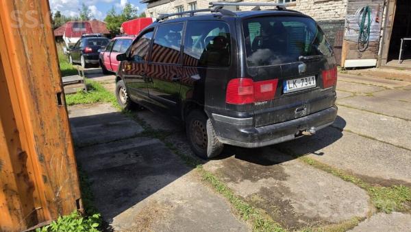 Black SEAT Alhambra 2004 in Kuldiga, with an engine capacity of 1.90 L and mileage of 338 thousand km for 1050 €, photo 4 on AUTOMOTO.COM.LV