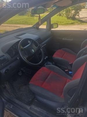 Black SEAT Alhambra 2004 in Gulbene, with an engine capacity of 1.90 L and mileage of 430 thousand km for 500 €, photo 6 on AUTOMOTO.COM.LV