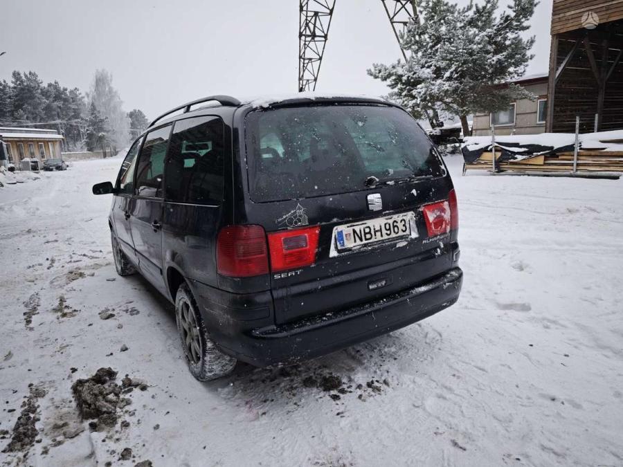 Black SEAT Alhambra 2005 in Kaunas, with an engine capacity of 1.90 L and mileage of 340 thousand km for 900 €, photo 4 on AUTOMOTO.COM.LV
