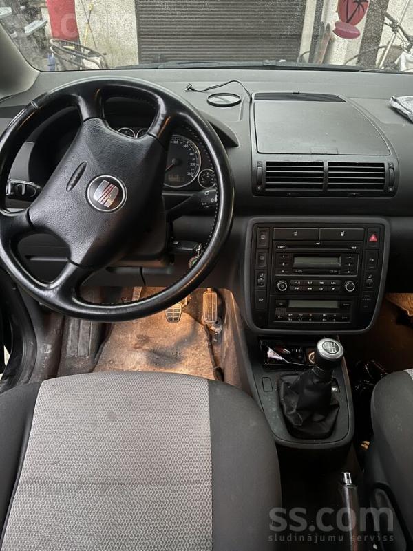 Melns SEAT Alhambra 2006 Rīga, ar dzinēja tilpumu 2.00 L un nobraukumu 330 tūkst. km par 1800 €, foto 5 vietnē AUTOMOTO.COM.LV
