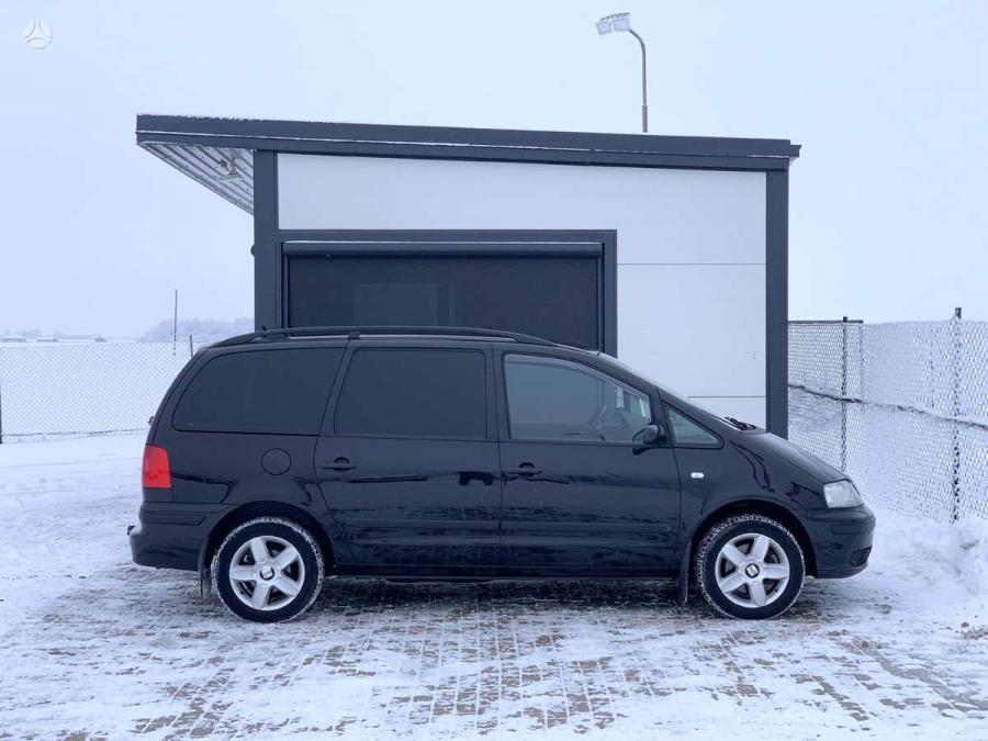 Black SEAT Alhambra 2006 in Kedainiai, with an engine capacity of 1.90 L and mileage of 284 thousand km for 3299 €, photo 8 on AUTOMOTO.COM.LV