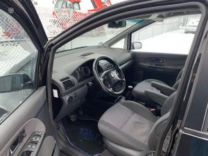 Black SEAT Alhambra 2006 in Kedainiai, with an engine capacity of 1.90 L and mileage of 284 thousand km for 3299 €, photo 17 on AUTOMOTO.COM.LV
