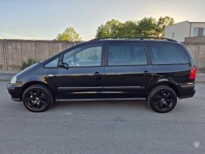 Black SEAT Alhambra 2006 in Mazeikiai, with an engine capacity of 2.00 L and mileage of 281 thousand km for 3650 €, photo 3 on AUTOMOTO.COM.LV