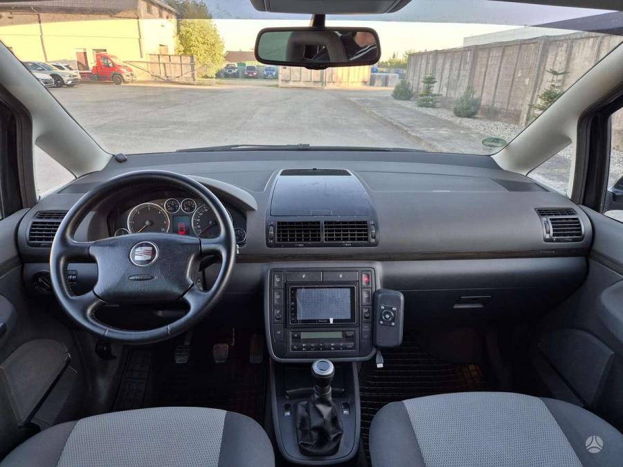 Black SEAT Alhambra 2006 in Mazeikiai, with an engine capacity of 2.00 L and mileage of 281 thousand km for 3650 €, photo 10 on AUTOMOTO.COM.LV