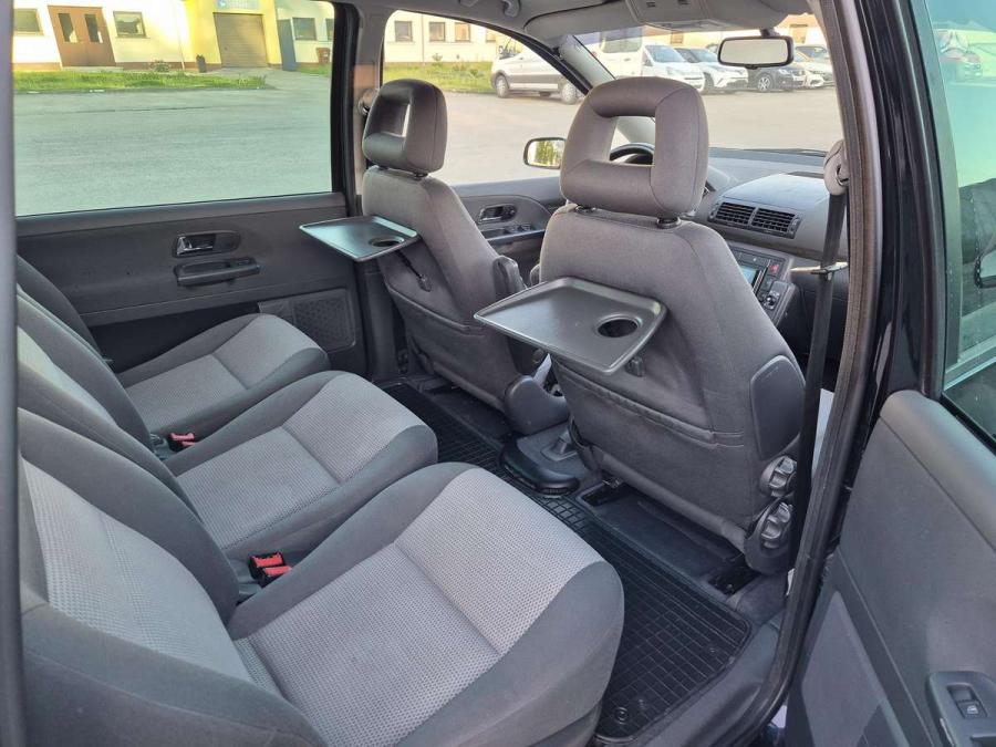 Black SEAT Alhambra 2006 in Mazeikiai, with an engine capacity of 2.00 L and mileage of 281 thousand km for 3650 €, photo 11 on AUTOMOTO.COM.LV