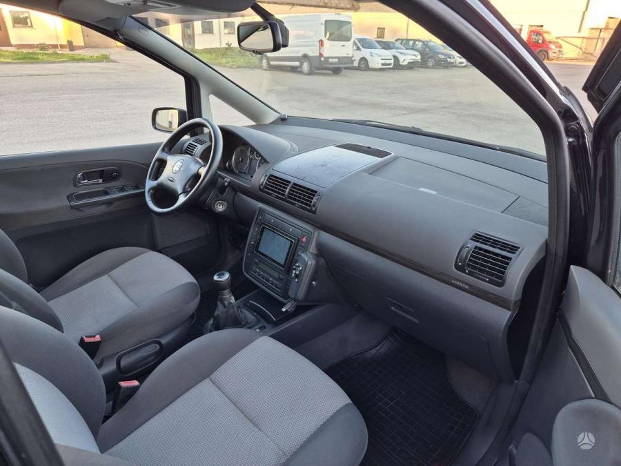 Black SEAT Alhambra 2006 in Mazeikiai, with an engine capacity of 2.00 L and mileage of 281 thousand km for 3650 €, photo 12 on AUTOMOTO.COM.LV