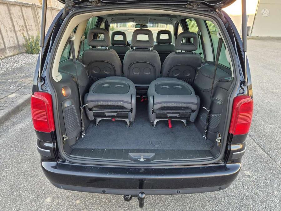 Black SEAT Alhambra 2006 in Mazeikiai, with an engine capacity of 2.00 L and mileage of 281 thousand km for 3650 €, photo 14 on AUTOMOTO.COM.LV