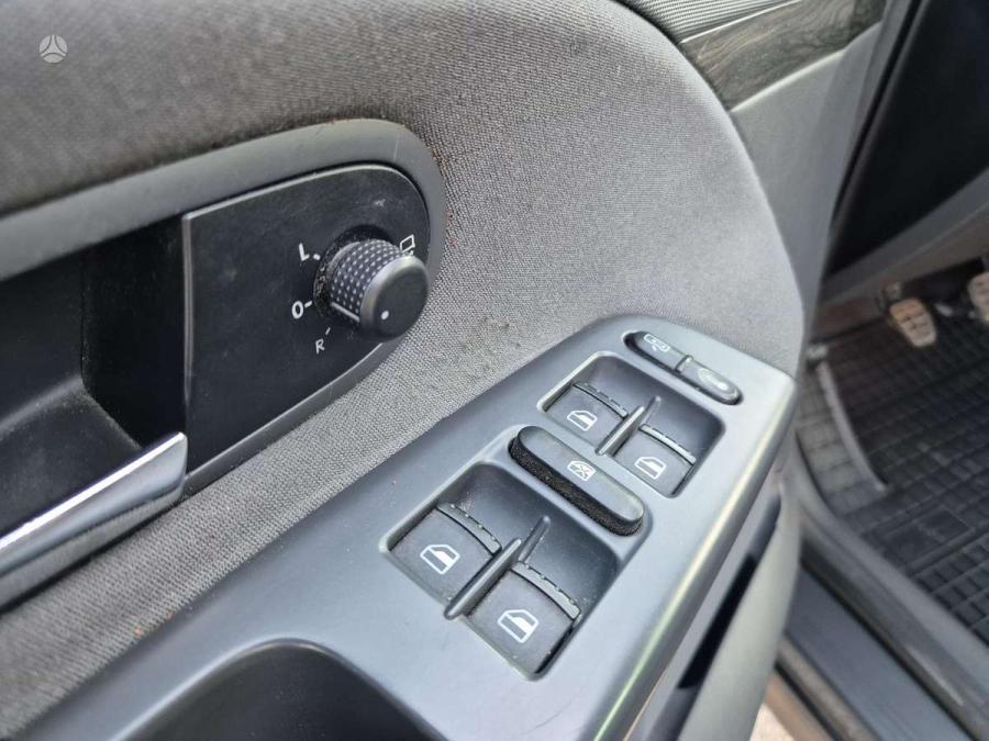 Black SEAT Alhambra 2006 in Mazeikiai, with an engine capacity of 2.00 L and mileage of 281 thousand km for 3650 €, photo 17 on AUTOMOTO.COM.LV