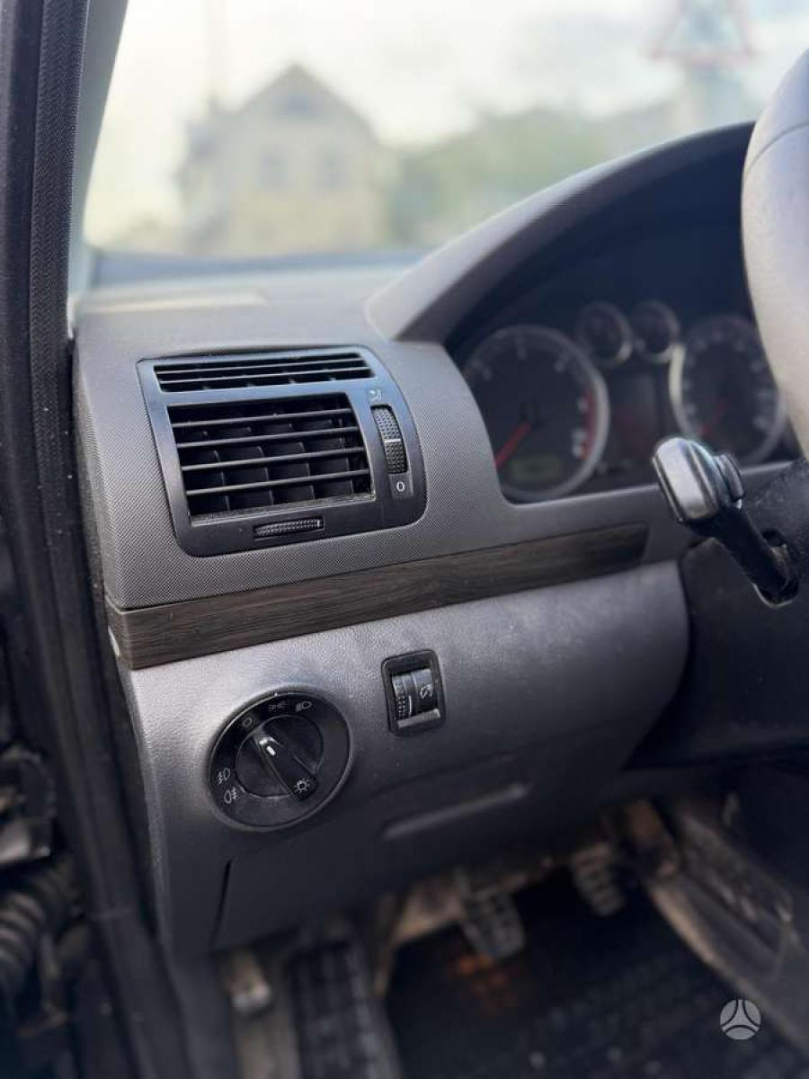 Melns SEAT Alhambra 2006 Kauņa, ar dzinēja tilpumu 1.90 L un nobraukumu 327 tūkst. km par 3250 €, foto 24 vietnē AUTOMOTO.COM.LV