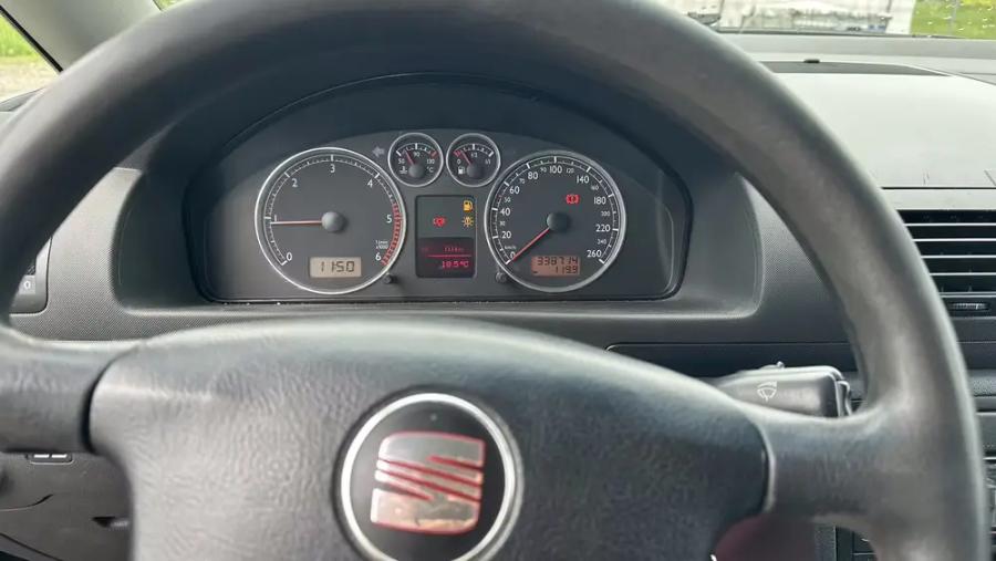 Melns SEAT Alhambra 2006 Daugavpils, ar dzinēja tilpumu 2.00 L un nobraukumu 339 tūkst. km par 2350 €, foto 13 vietnē AUTOMOTO.COM.LV