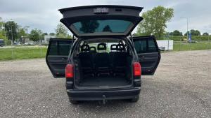 Melns SEAT Alhambra 2006 Daugavpils, ar dzinēja tilpumu 2.00 L un nobraukumu 339 tūkst. km par 2350 €, foto 23 vietnē AUTOMOTO.COM.LV