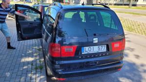 Melns SEAT Alhambra 2006 Kauņa, ar dzinēja tilpumu 1.97 L un nobraukumu 287 tūkst. km par 1500 €, foto 6 vietnē AUTOMOTO.COM.LV