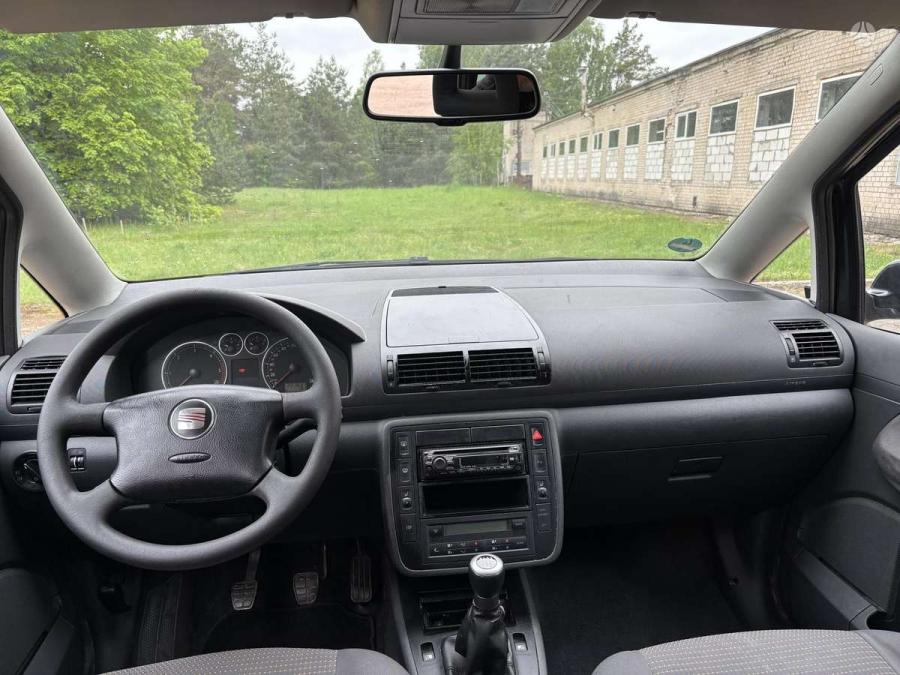 Black SEAT Alhambra 2007 in Prienai, with an engine capacity of 1.97 L and mileage of 220 thousand km for 3400 €, photo 6 on AUTOMOTO.COM.LV