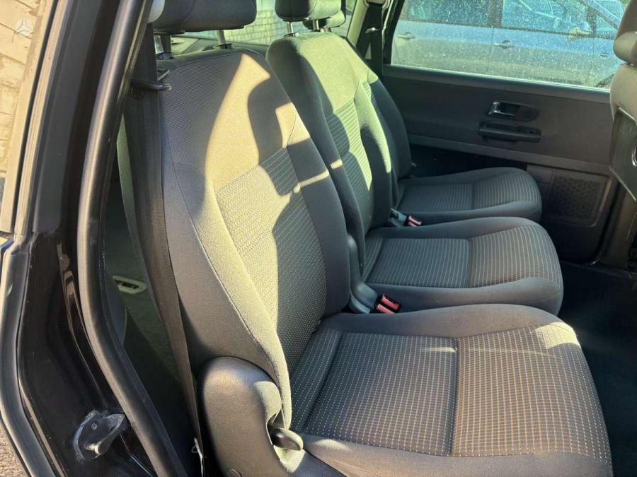 Black SEAT Alhambra 2007 in Prienai, with an engine capacity of 1.97 L and mileage of 220 thousand km for 3400 €, photo 7 on AUTOMOTO.COM.LV