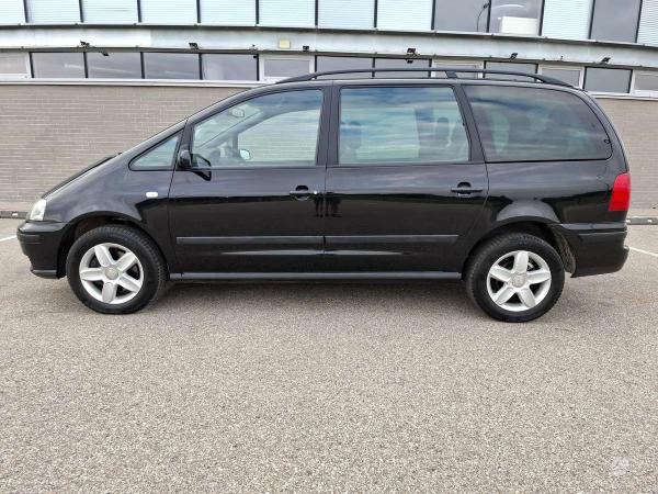 Black SEAT Alhambra 2007 in Kedainiai, with an engine capacity of 1.97 L and mileage of 321 thousand km for 3600 €, photo 6 on AUTOMOTO.COM.LV