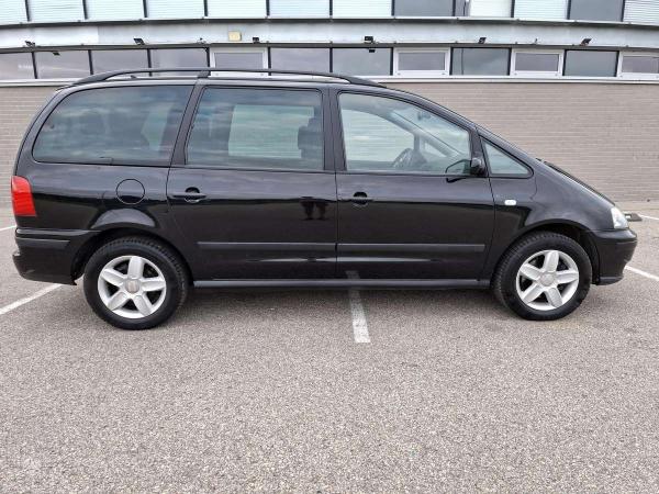 Black SEAT Alhambra 2007 in Kedainiai, with an engine capacity of 1.97 L and mileage of 321 thousand km for 3600 €, photo 7 on AUTOMOTO.COM.LV