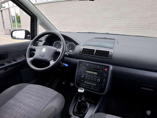 Black SEAT Alhambra 2007 in Kedainiai, with an engine capacity of 1.97 L and mileage of 321 thousand km for 3600 €, photo 10 on AUTOMOTO.COM.LV