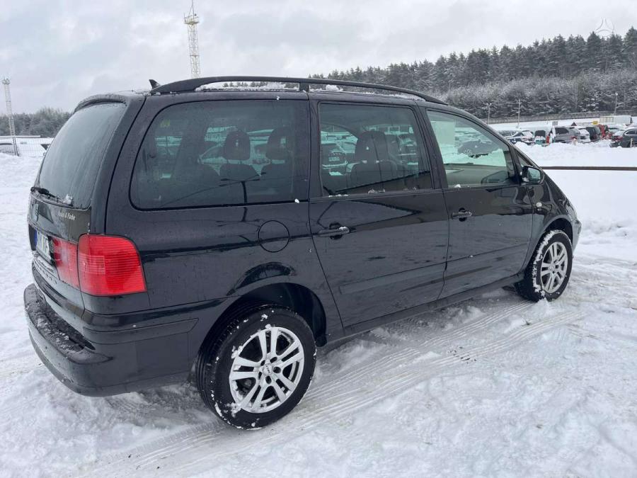 Melns SEAT Alhambra 2008 Viļņa, ar dzinēja tilpumu 2.00 L un nobraukumu 260 tūkst. km par 3650 €, foto 4 vietnē AUTOMOTO.COM.LV