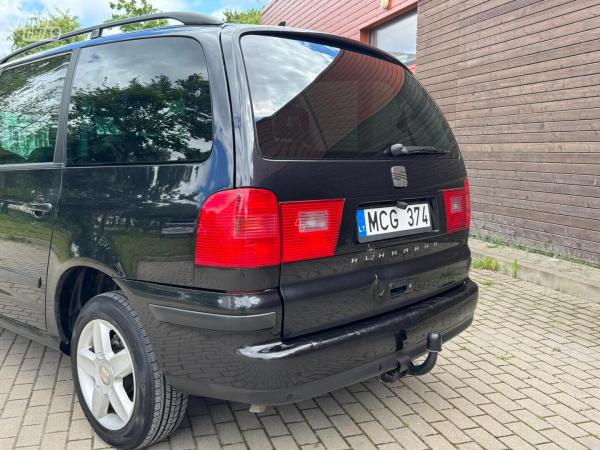 Black SEAT Alhambra 2008 in Kaunas, with an engine capacity of 2.00 L and mileage of 363 thousand km for 2350 €, photo 8 on AUTOMOTO.COM.LV