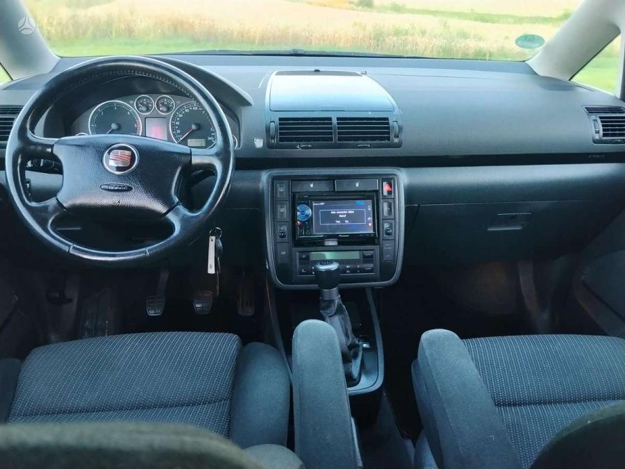 Black SEAT Alhambra 2008 in Marijampole, with an engine capacity of 1.97 L and mileage of 219 thousand km for 2850 €, photo 14 on AUTOMOTO.COM.LV