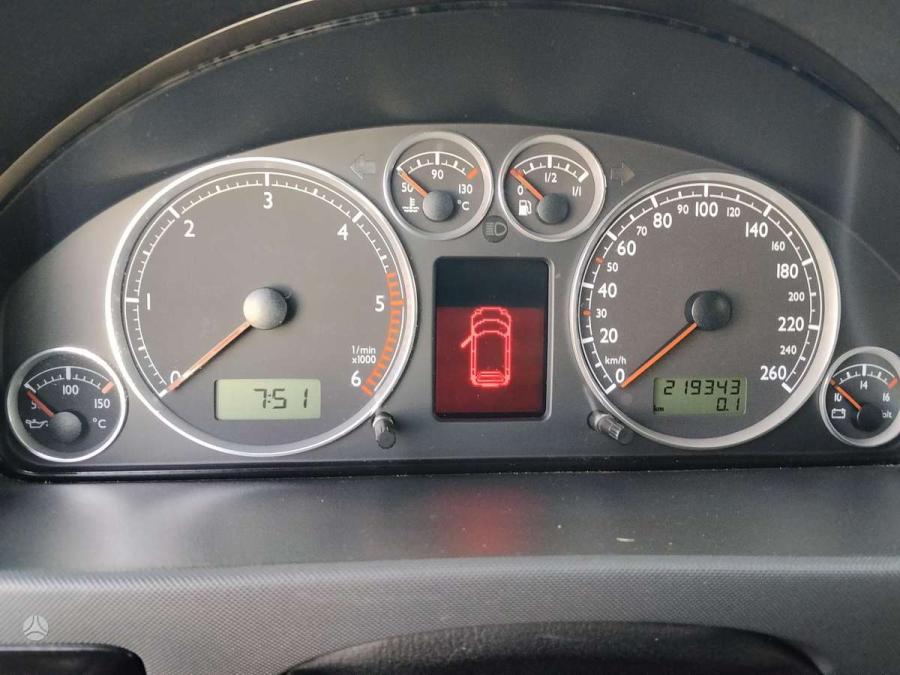 Black SEAT Alhambra 2008 in Marijampole, with an engine capacity of 1.97 L and mileage of 219 thousand km for 2850 €, photo 16 on AUTOMOTO.COM.LV