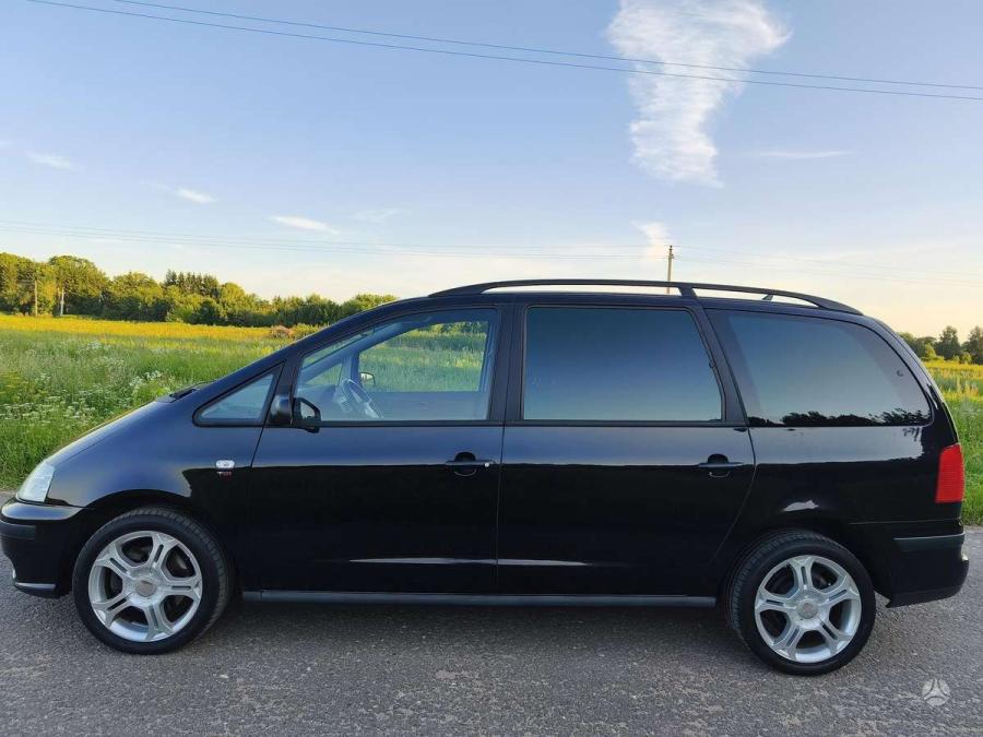 Black SEAT Alhambra 2008 in Kedainiai, with an engine capacity of 1.97 L and mileage of 300 thousand km for 3650 €, photo 4 on AUTOMOTO.COM.LV