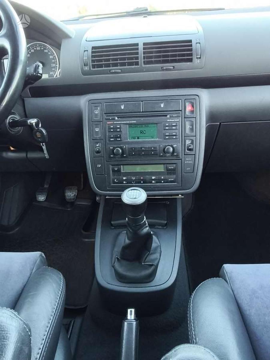 Black SEAT Alhambra 2008 in Kedainiai, with an engine capacity of 1.97 L and mileage of 300 thousand km for 3650 €, photo 20 on AUTOMOTO.COM.LV