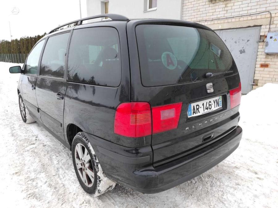 Melns SEAT Alhambra 2009 Panevēža, ar dzinēja tilpumu 1.90 L un nobraukumu 275 tūkst. km par 3200 €, foto 9 vietnē AUTOMOTO.COM.LV