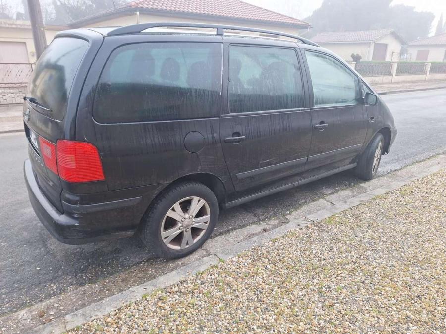 Melns SEAT Alhambra 2009 Panevēža, ar dzinēja tilpumu 1.90 L un nobraukumu 275 tūkst. km par 3200 €, foto 32 vietnē AUTOMOTO.COM.LV