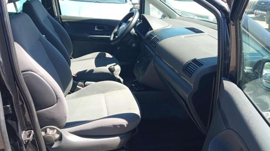 Melns SEAT Alhambra 2009 Panevēža, ar dzinēja tilpumu 1.90 L un nobraukumu 276 tūkst. km par 4400 €, foto 15 vietnē AUTOMOTO.COM.LV