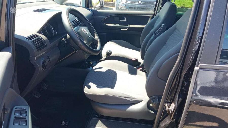 Melns SEAT Alhambra 2009 Panevēža, ar dzinēja tilpumu 1.90 L un nobraukumu 276 tūkst. km par 4400 €, foto 24 vietnē AUTOMOTO.COM.LV