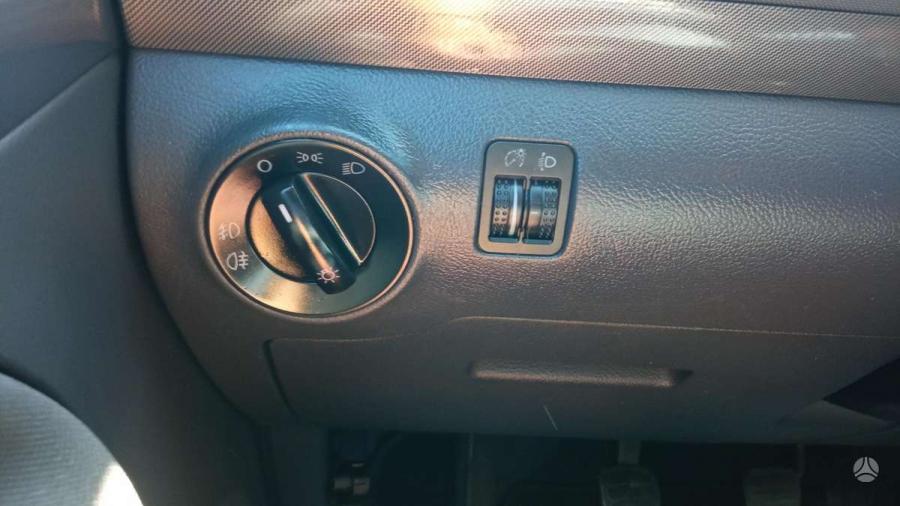 Melns SEAT Alhambra 2009 Panevēža, ar dzinēja tilpumu 1.90 L un nobraukumu 276 tūkst. km par 4400 €, foto 30 vietnē AUTOMOTO.COM.LV