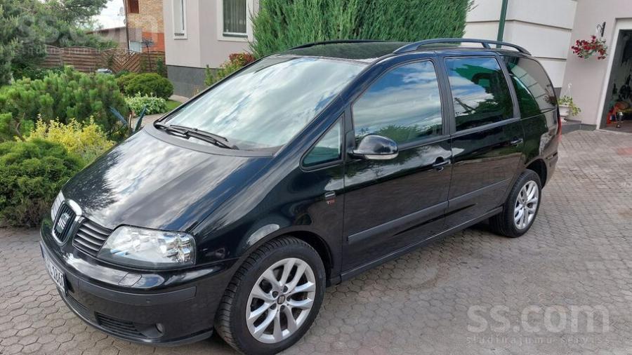 Black SEAT Alhambra 2010 in Daugavpils, with an engine capacity of 2.00 L and mileage of 266 thousand km for 4750 €, photo 1 on AUTOMOTO.COM.LV